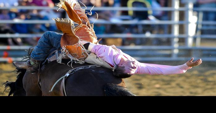 Locals Wrzesinski, Murphy win on rodeo’s second day