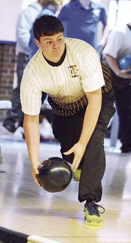 UHS bowling rolls to 4-0 with wins Monday | Sports | herald-citizen.com