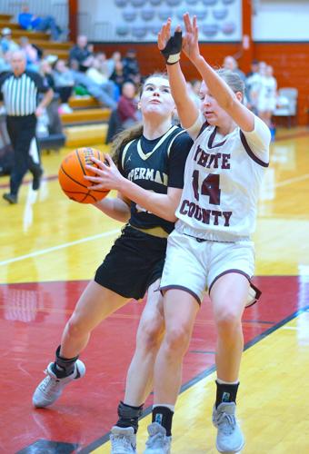 Lady Bees claim region title with 1st win over Sparta | Sports | herald ...