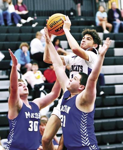 Wildcats outlast Sunbright for 1st MHS win | Sports | herald-citizen.com
