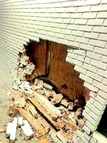 Driver crashes into Baxter store | Crime | herald-citizen.com