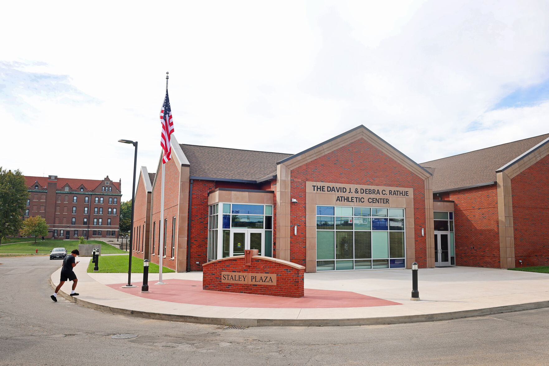 Millikin opens athletic center honoring late alumnus David Rathje