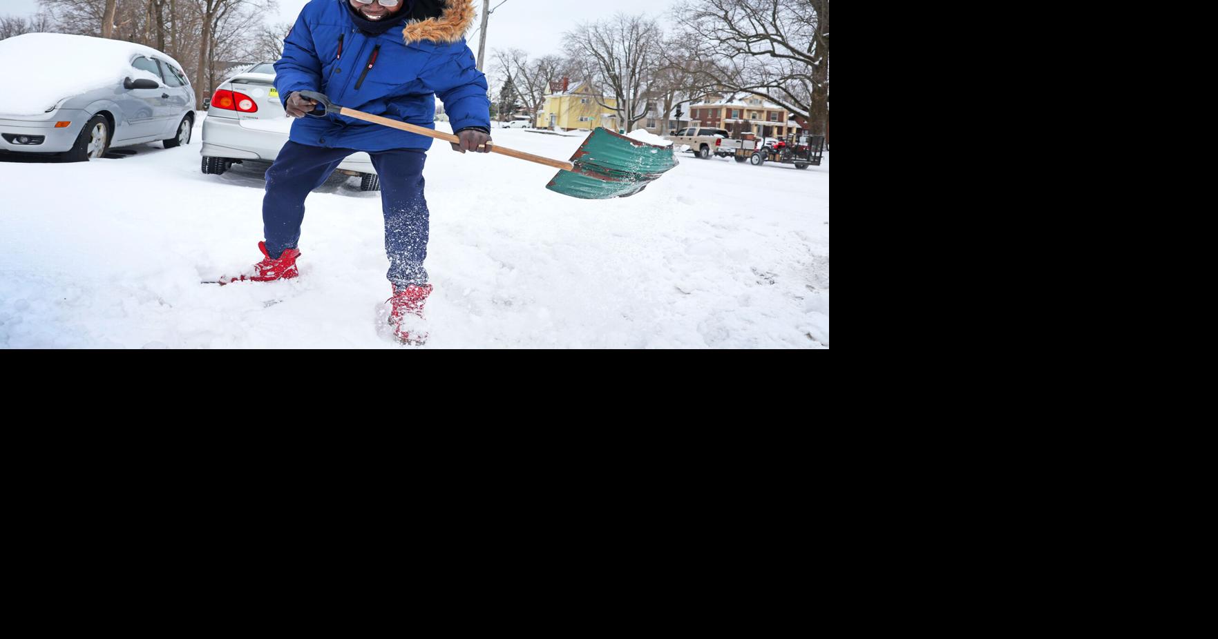 Decatur, Macon County dig out of first major snow storm of 2025