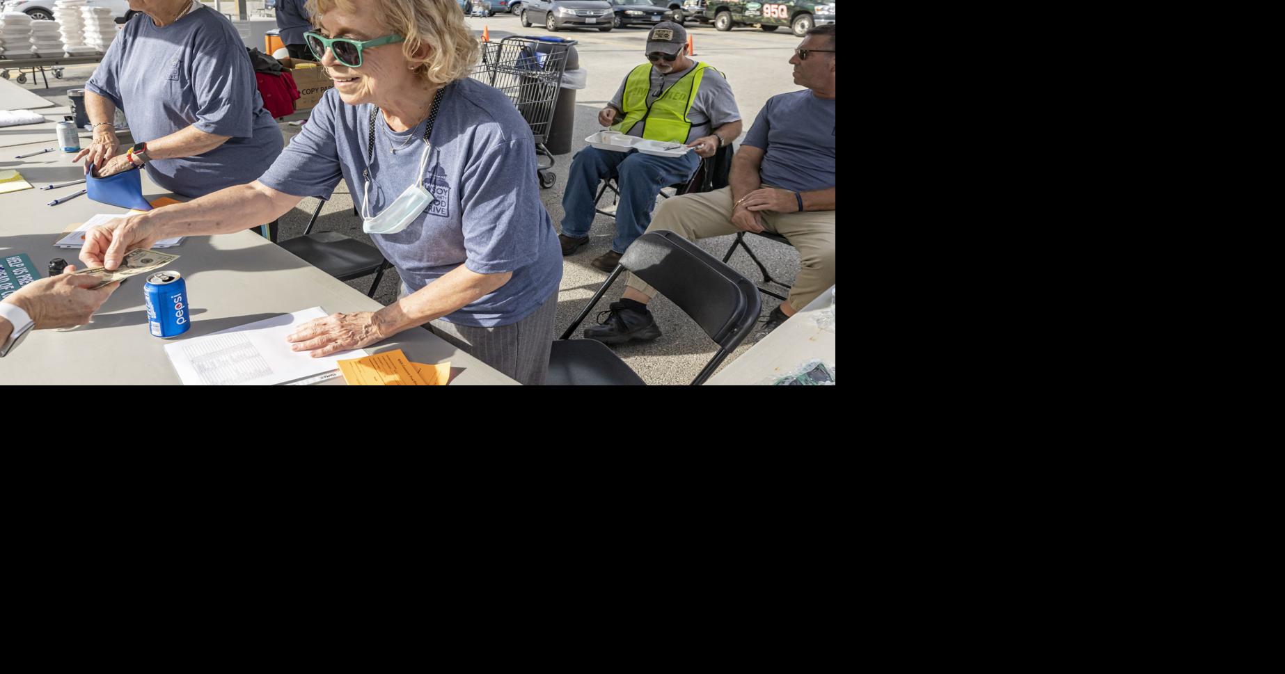 Decatur food drive crushes goal with $1M donation from Howard Buffett