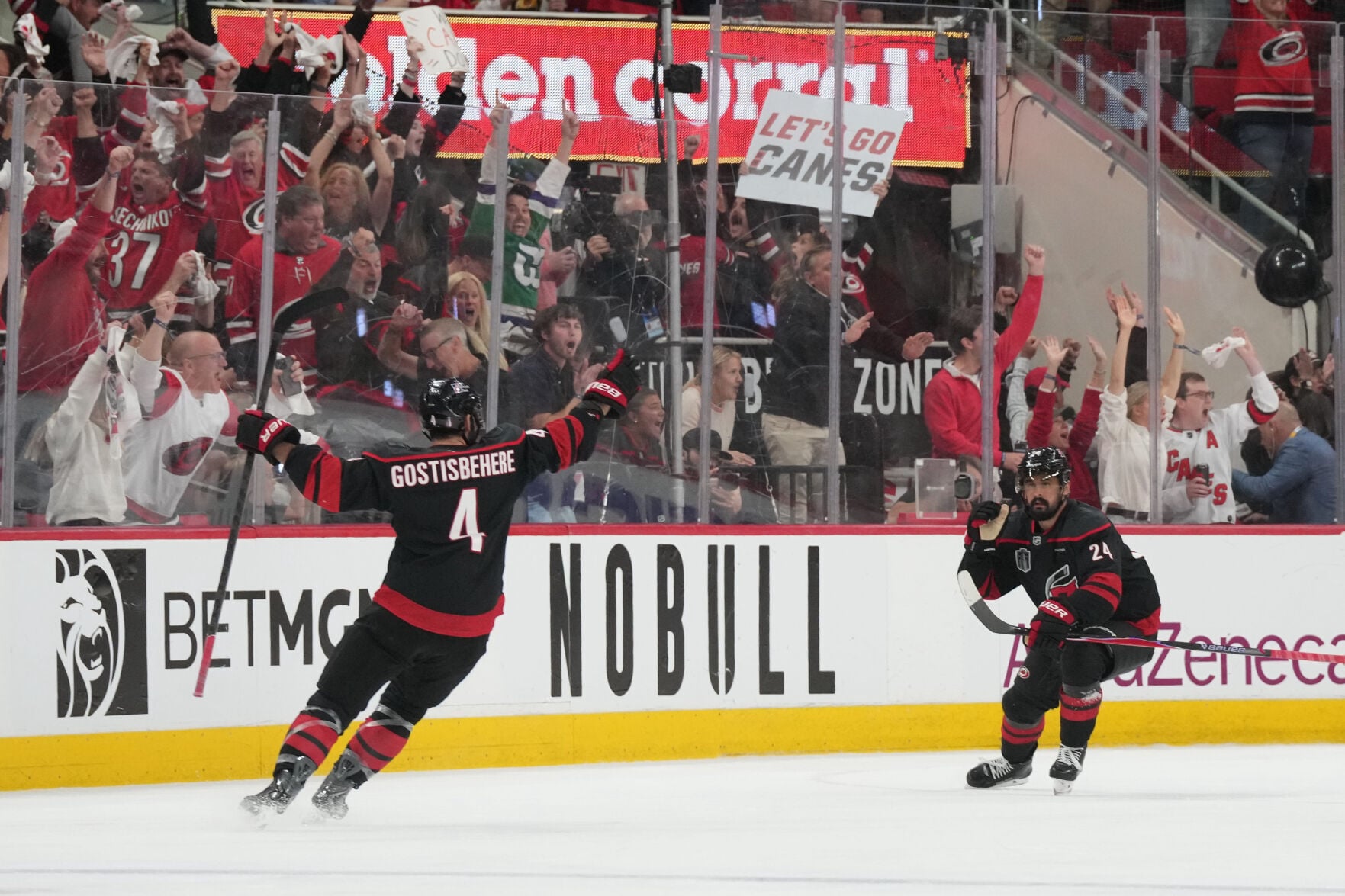 Golden Knights unravel as Hurricanes rally in Game 2
