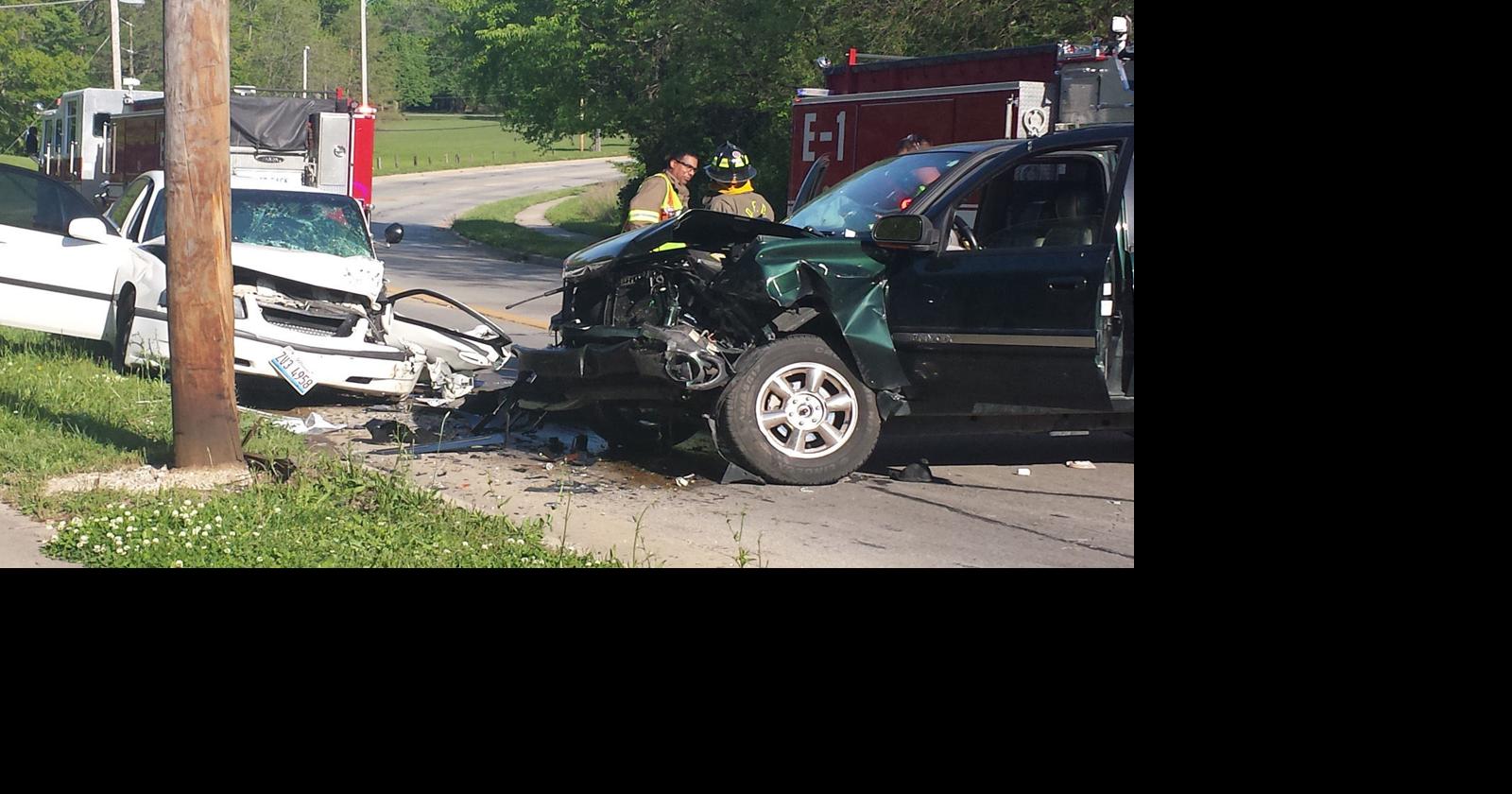 Head-on crash injures drivers on Decatur's west side