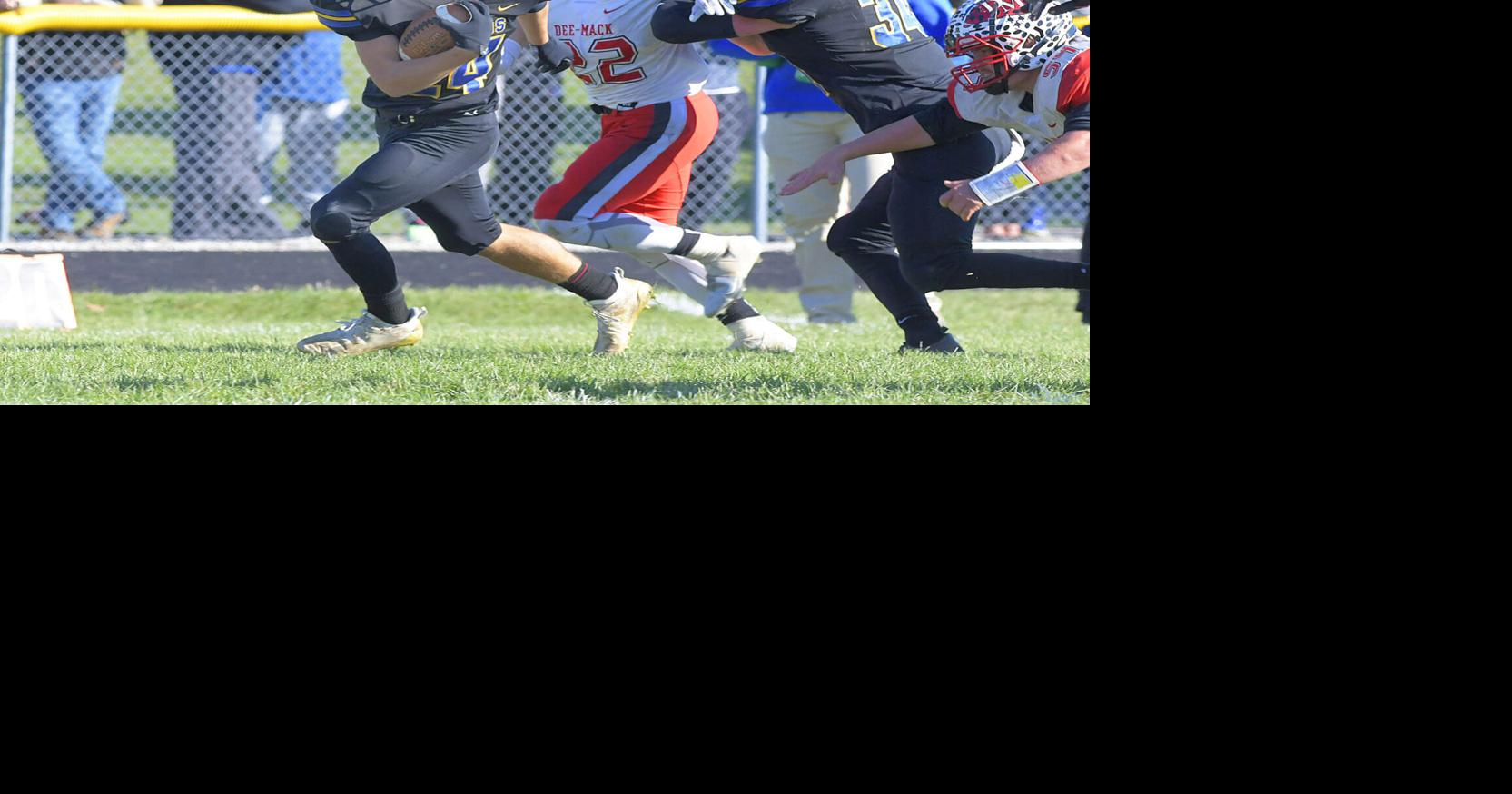 Photos: Tri-Valley football upends Deer Creek-Mackinaw, 42-0