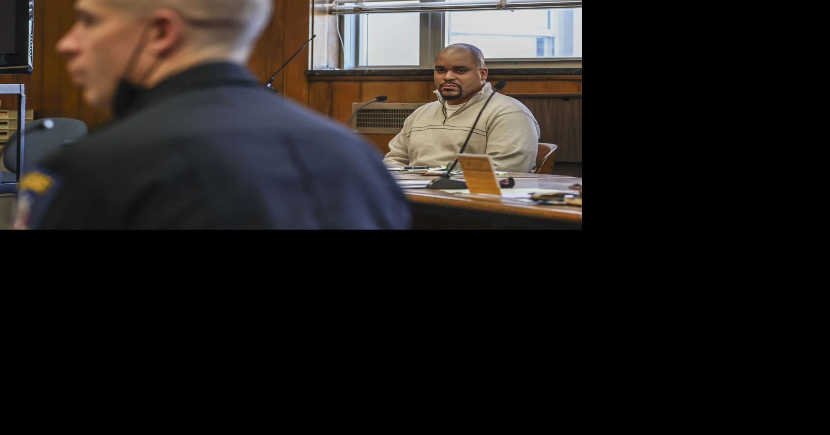 Defendant's motive for shooting at Decatur police officer at issue in trial