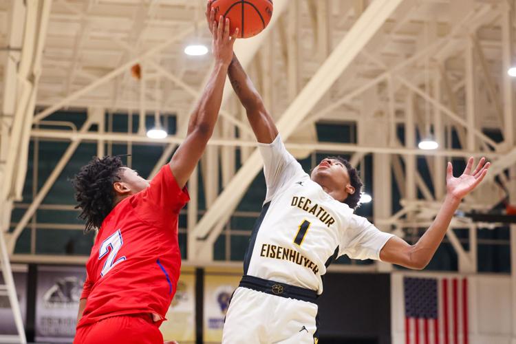 MacArthur boys basketball goes 3-1 at Collinsville