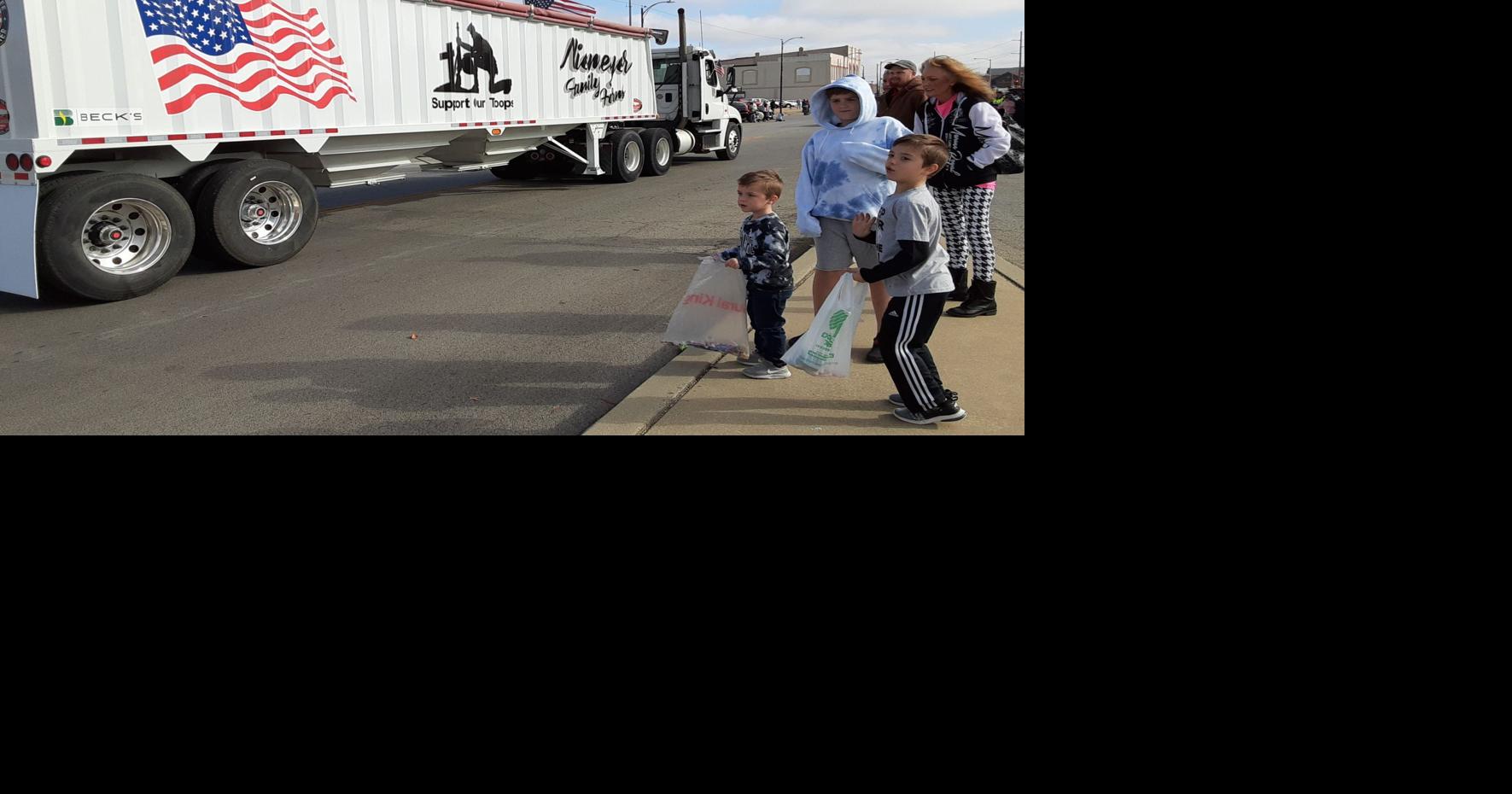 Families line Mattoon parade route to show support for veterans