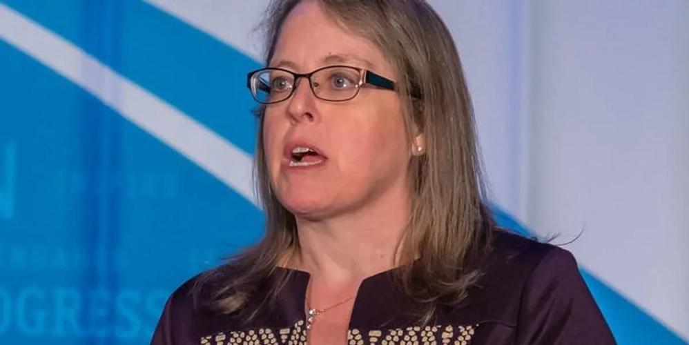 Debilyn Molineaux: Too many of us are politics junkies