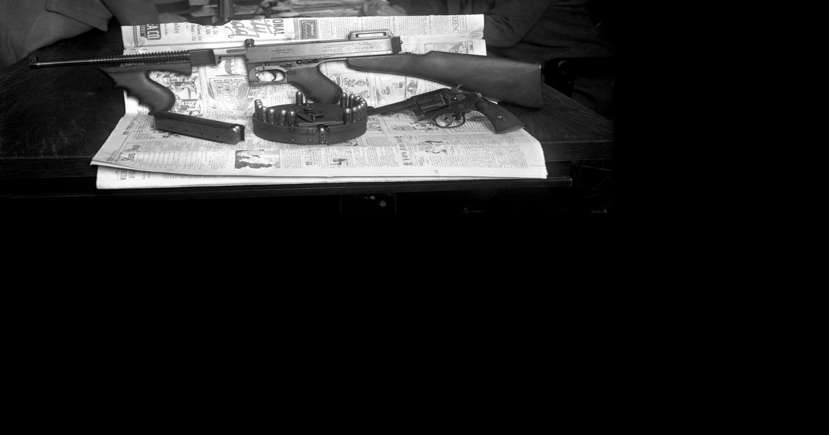 Chicago gangsters military's 'Tommy gun'