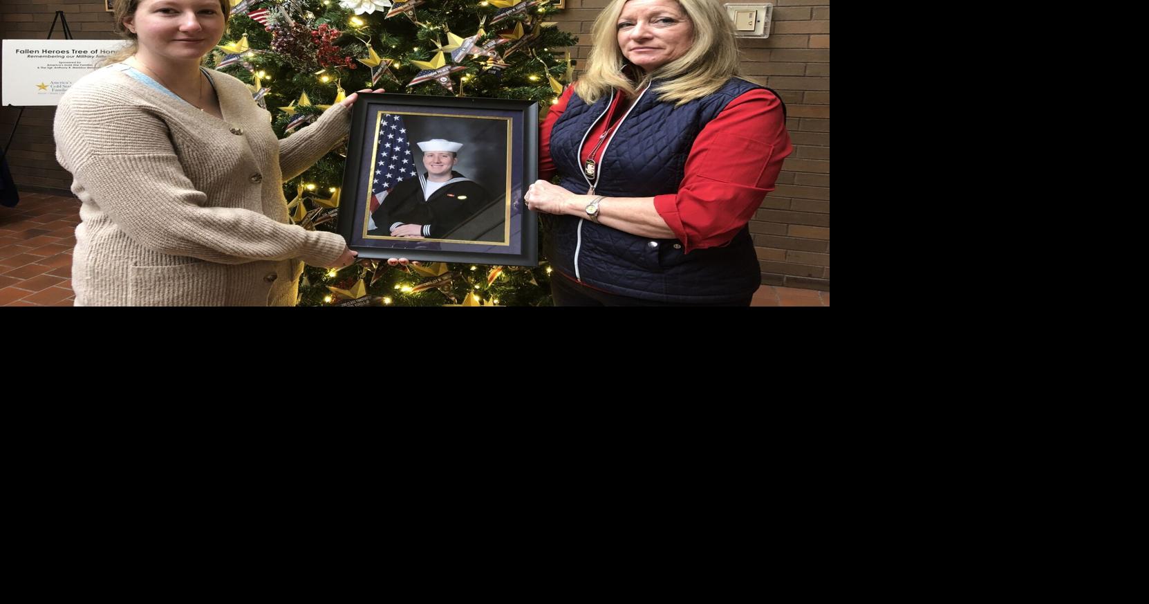 Gold star families light up 'Tree of Honor' in Decatur