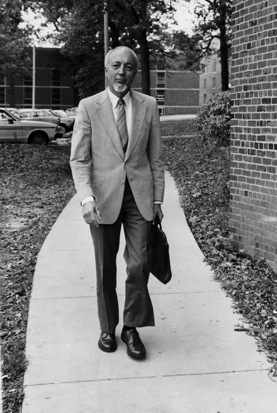 Remembering Dr. J. Roger Miller | News Galleries | herald-review.com