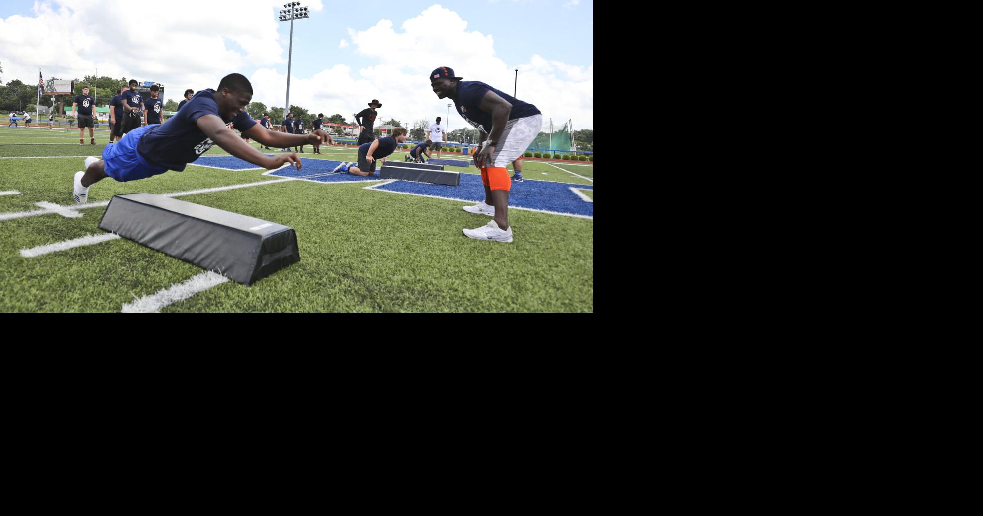 Decatur-area football players learn tips from Bears veterans Alex Brown ...