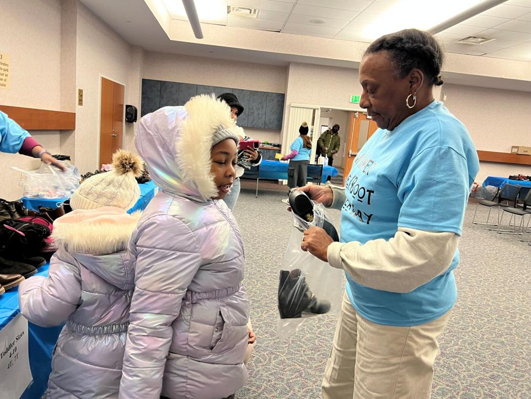 Central Illinois helps others before winter weather