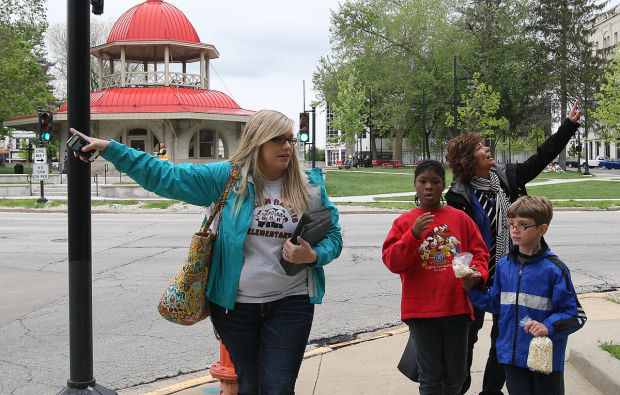Harris students take in flavors of downtown Decatur history