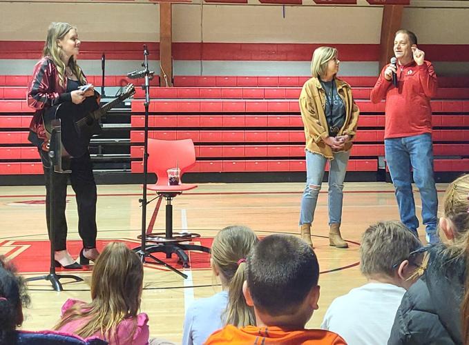 'The Voice' contestant Allie Keck returns to Neoga school to perform ...