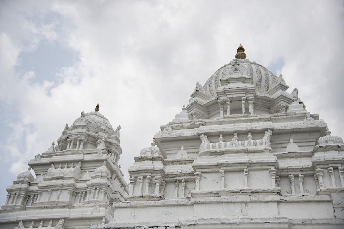 126 gods adorn Michigan Hindu temple