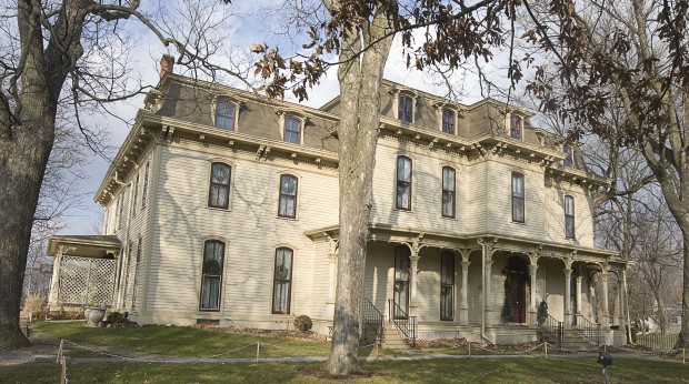 Holiday-decorated mansion in Clinton dazzles young, old