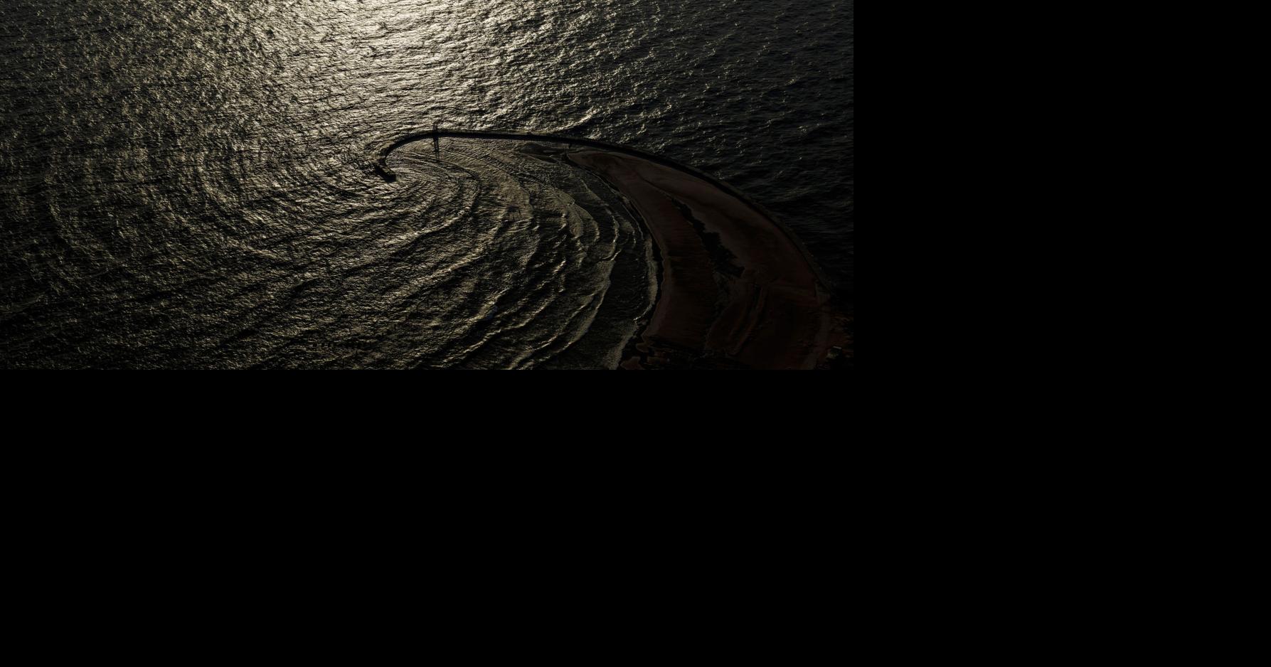 Chicago sinking slowly but persistently, Great Lakes rising