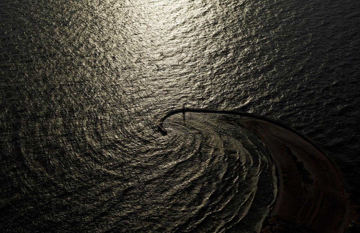 Chicago sinking slowly but persistently, Great Lakes rising