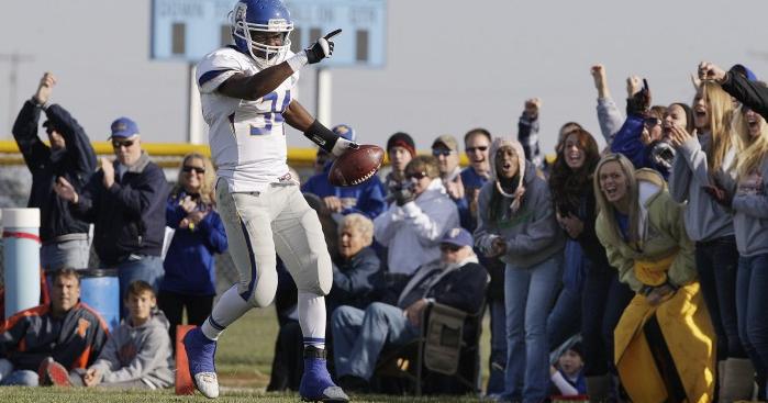 Bond leads Maroa-Forsyth to state title berth