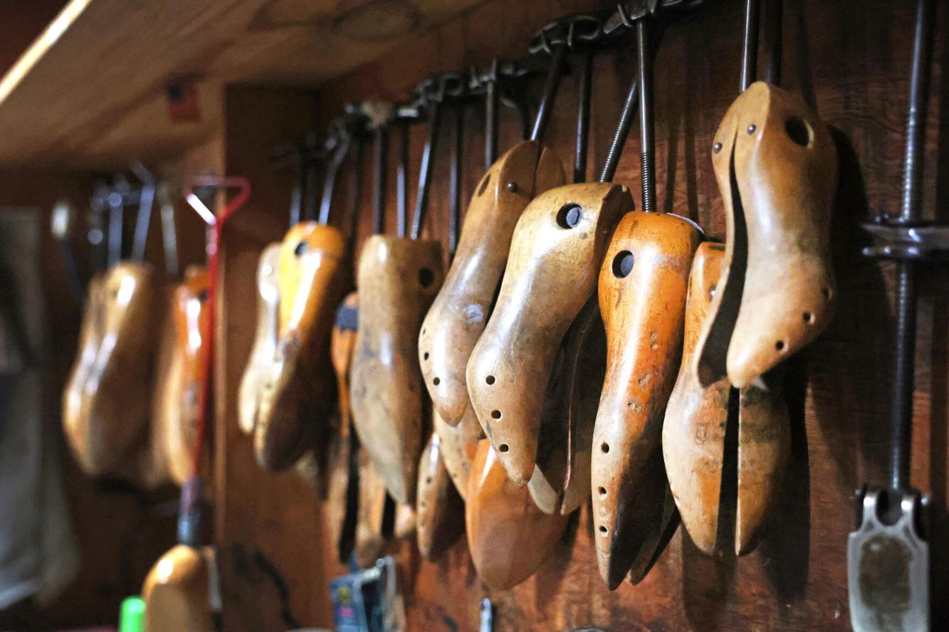 Raupp's Shoe Store ends their reign in Downtown Decatur