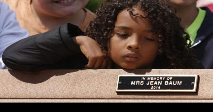PHOTOS: Bench Dedication in Memory of Jean Baum