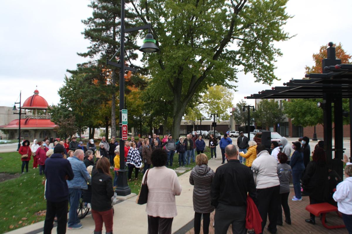 Hands Around Central Park gathers in downtown Decatur