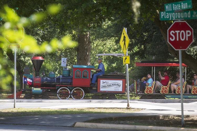 Man marks 40 years of train rides, smiles at New Braunfels' Landa Park ...