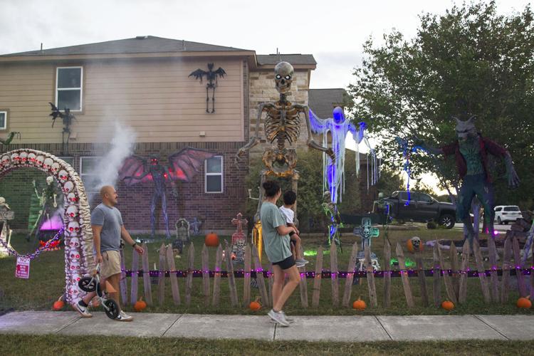 New Braunfels' Myrtle Manor offers drive-by frights, more in Magnolia ...