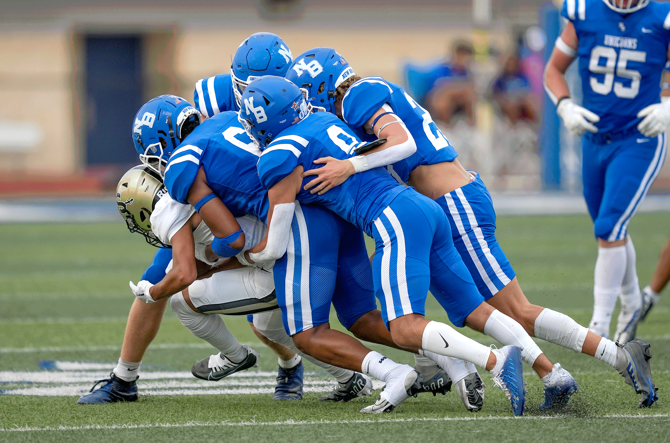 BLUE CRUSH: Unicorns swarm Seguin, win Guadalupe River Bowl 31-7 ...