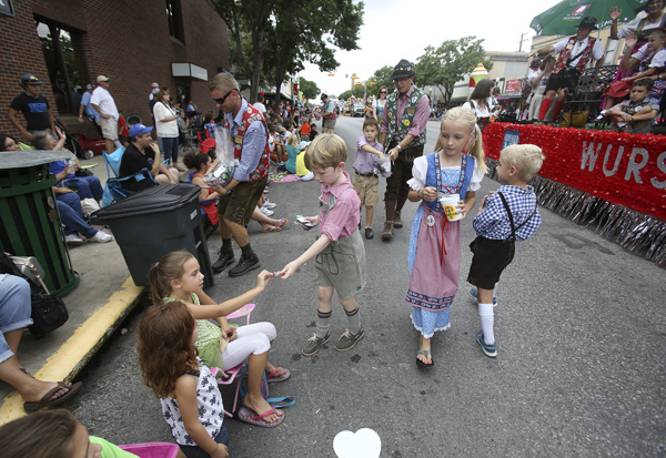 Comal County Fair Parade Scenes | | herald-zeitung.com