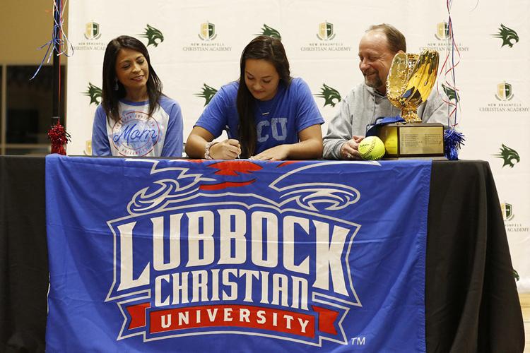 Anna Page signs with Lubbock Christian | Multimedia | herald-zeitung.com