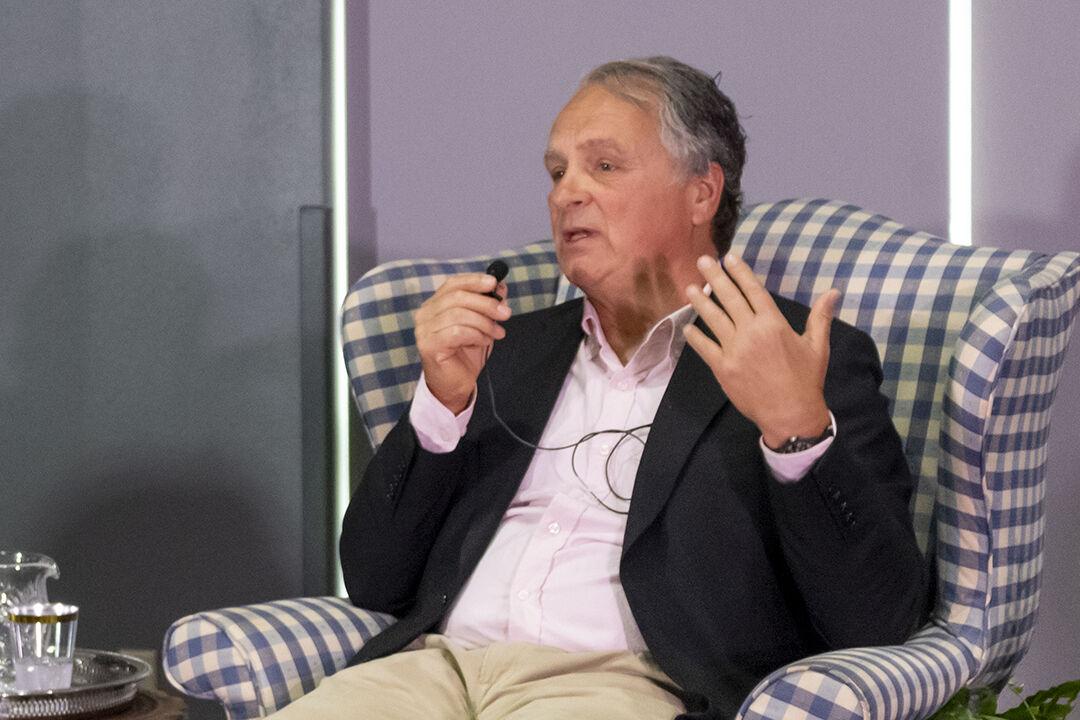 Ex-CIA case officer Bob Baer offers insight during United Way’s speaker ...