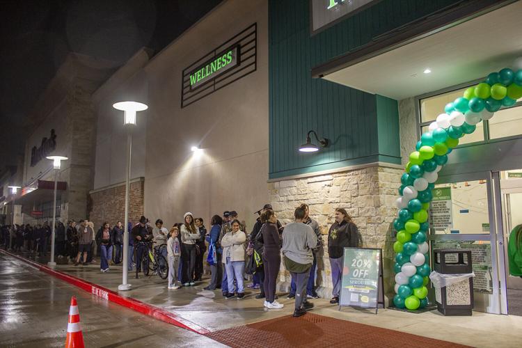 GROCERIES IN BLOOM: Sprouts Farmers Market opens its first New ...