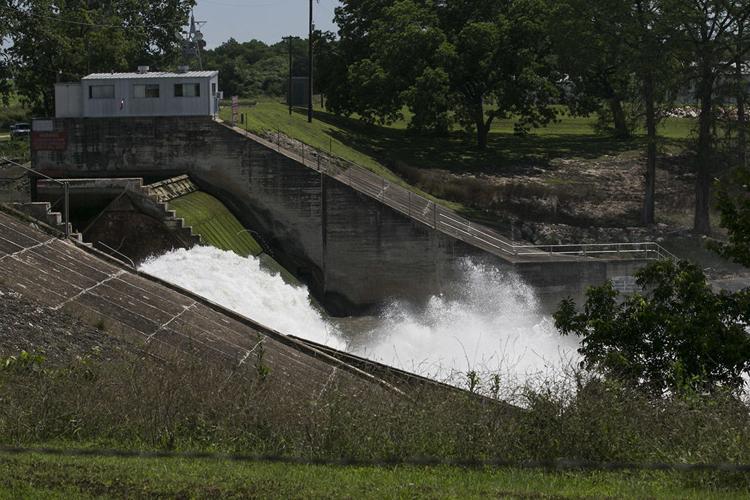 Lake Dunlap Gate Failure | | herald-zeitung.com