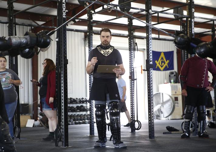 Sword fighting enthusiasts show up for showdown | News | herald-zeitung.com