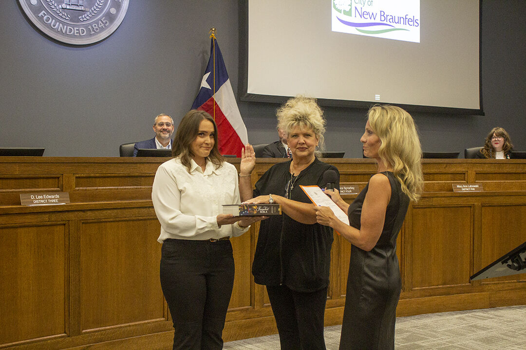Carter, Capizzi sworn in as New Braunfels City Council members during ...