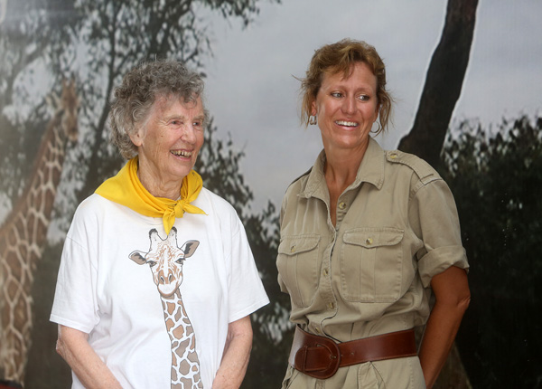 Tall tale: Leading giraffe expert visits rare reticulated twins at ...