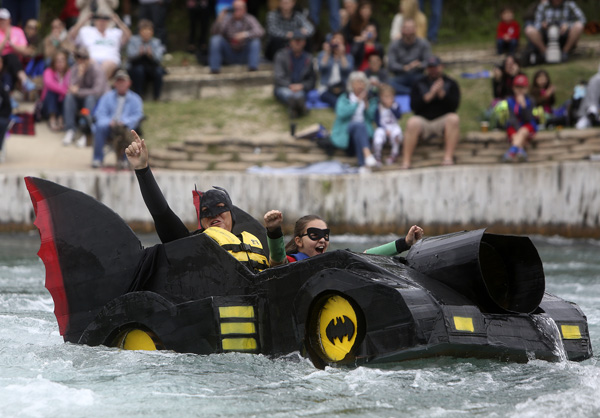 Chute to thrill: Wacky racers draw big crowd, smiles | Local News ...