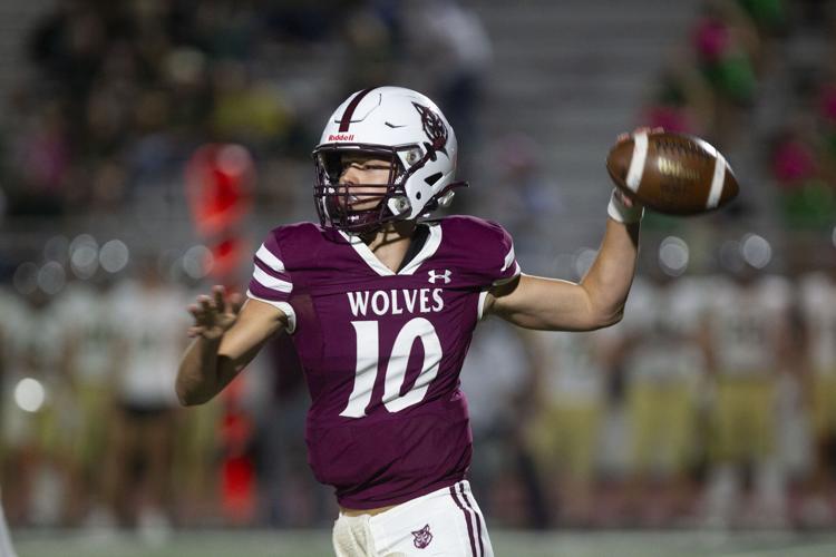 Wolves defeat Hawks in 70-13 rout | Sports | herald-zeitung.com