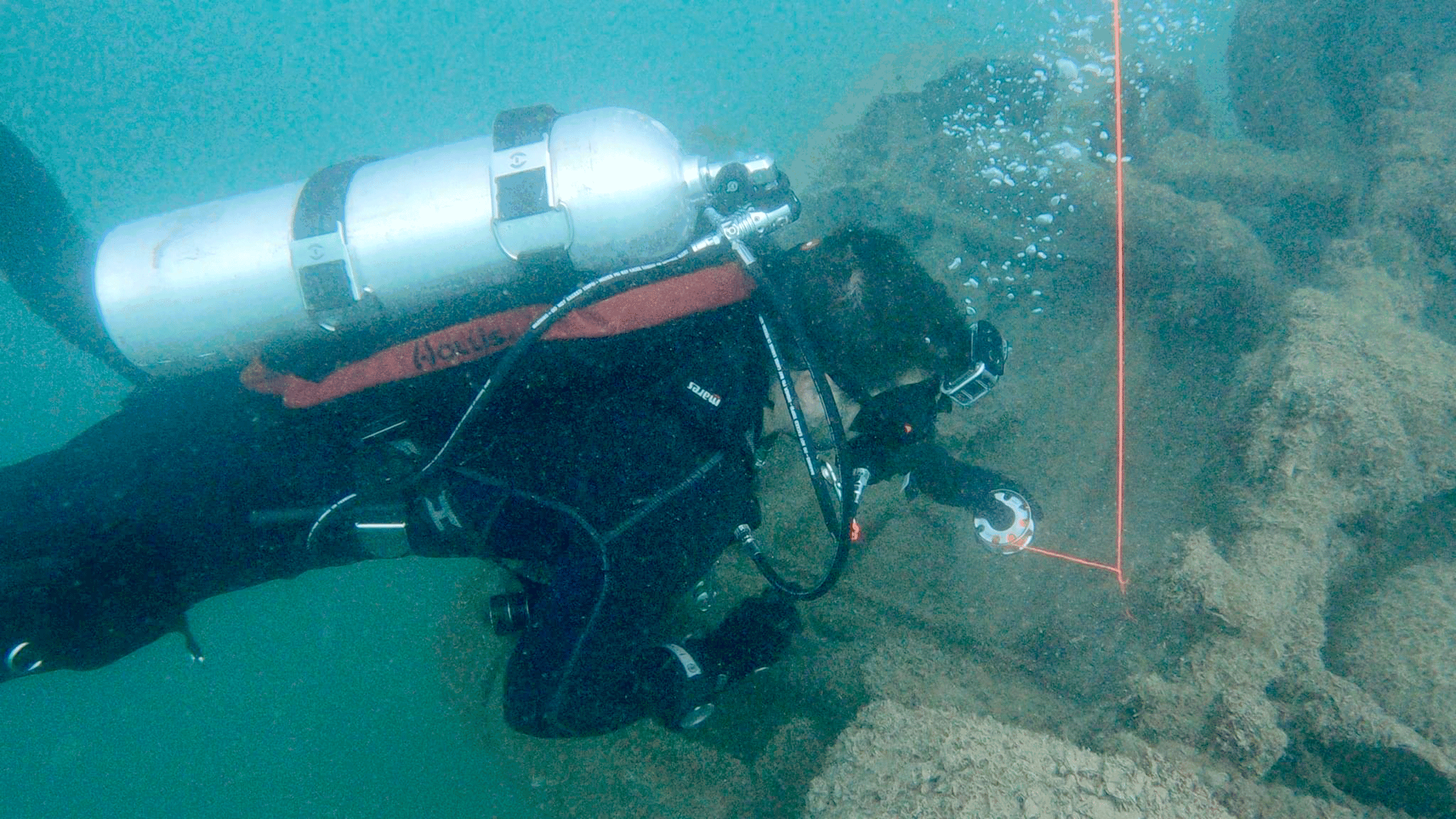 Amateur scuba divers find truck submerged in Canyon Lake, assist with ...