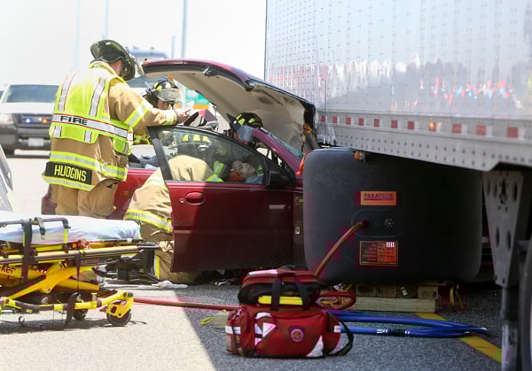 MULTI-VEHICLE WRECK CLOSES INTERSTATE 35 | Local News | herald-zeitung.com