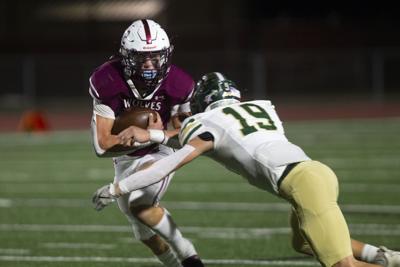 Wolves defeat Hawks in 70-13 rout | Sports | herald-zeitung.com