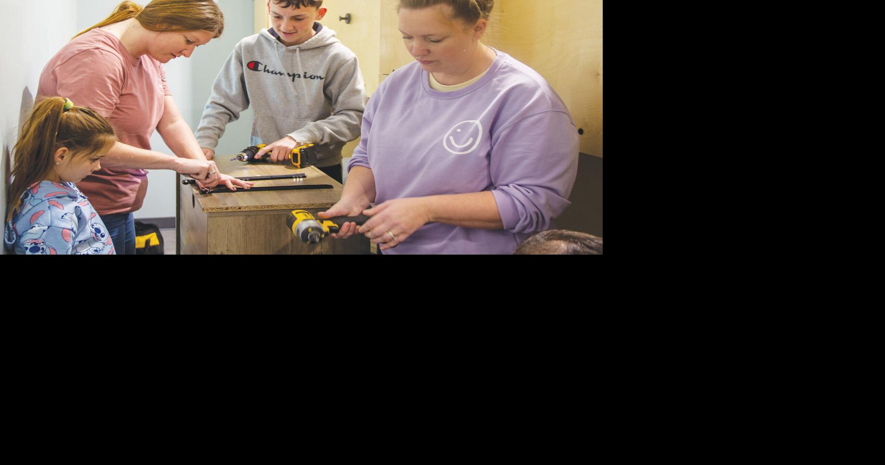 NEIGHBORS HELPING NEIGHBORS: Community shows up to help First Footing ...