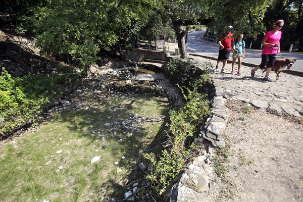 Landa Park’s showcase Comal Spring remains dry as drought lingers ...
