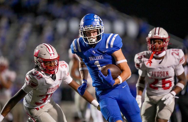 Unicorns throttle Rockets 40-14, turn attention to 6A playoffs ...