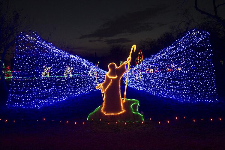 Santa’s Ranch again brings big holiday lights to the area | Community ...